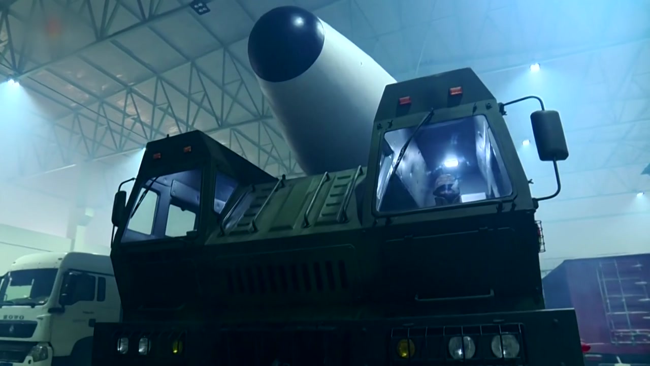 [정치]초대형 방사포에 '핵 탑재' 시사...새 ICBM도 예고 | YTN