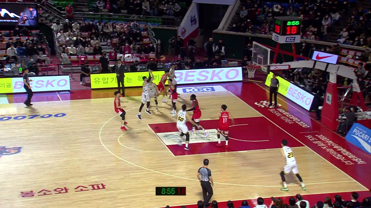 [스포츠]이재도·이관희 35점 합작...LG, SK에 24점 차 대승 | YTN