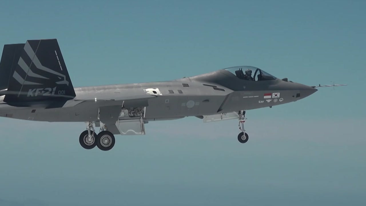 [정치][뉴스라이브] 국산 전투기 KF-21, 첫 초음속 비행 성공...어떤 의미? | YTN