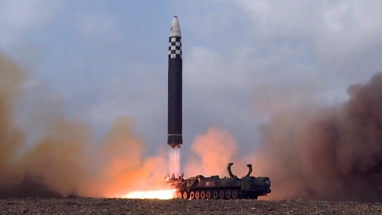 [정치]北, 48일 침묵 깨고 ICBM 발사로 미사일 도발 재개 | YTN