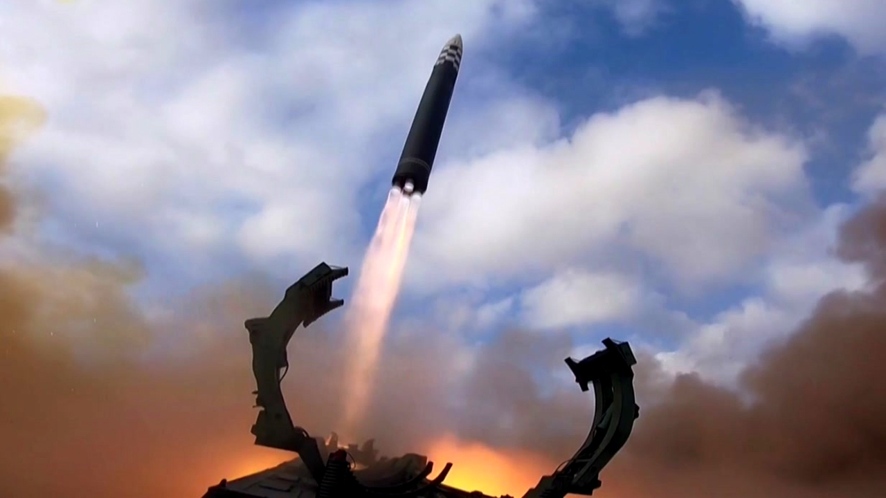[정치]北, "전례 없는 강력 대응" 하루 만에 ICBM 도발 | YTN