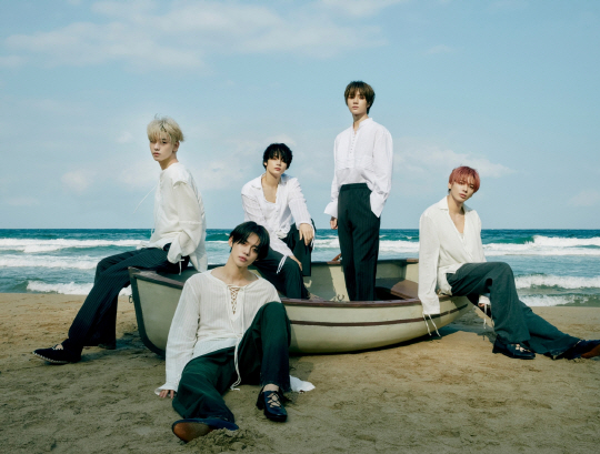 [가요]투모로우바이투게더 가창 ‘연애혁명’ OST, 음원차트서 강세 | YTN