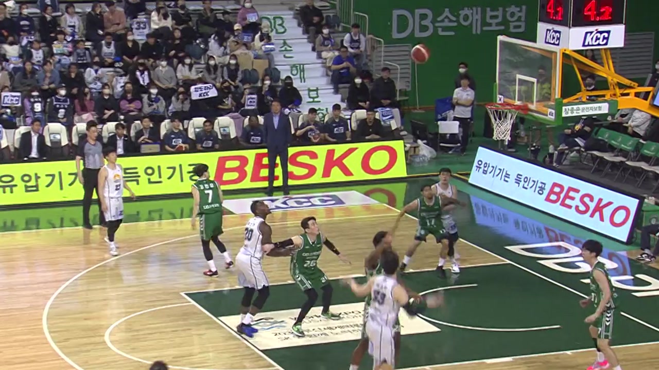 [스포츠]'이승현·라건아 39점' KCC, DB 누르고 6위 사수 | YTN