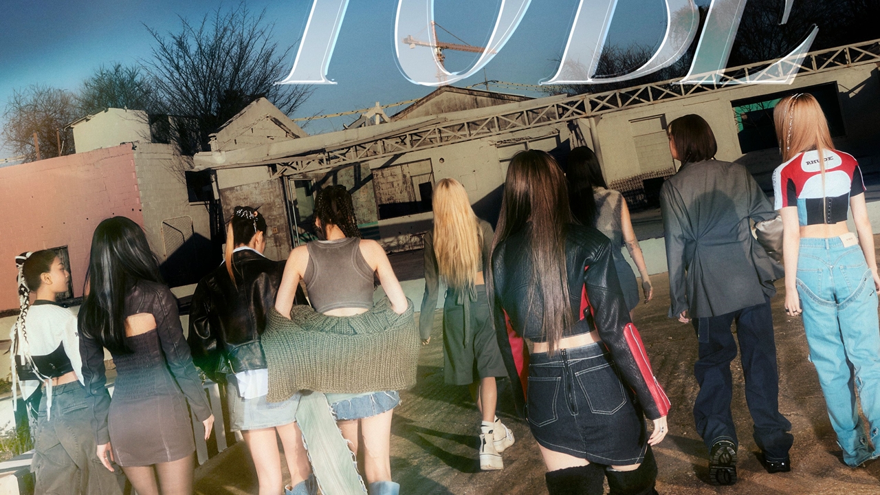 [가요]트와이스 'READY TO BE' 선주문 170만 장 돌파...자체 최고 기록 | YTN