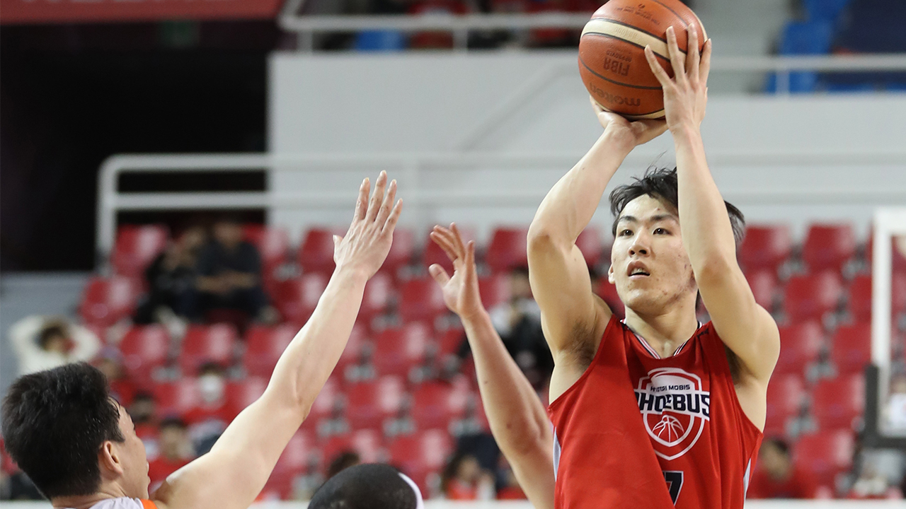 [스포츠]'서명진 18점' 현대모비스, 캐롯 잡고 PO 6강 1차전 승리 | YTN