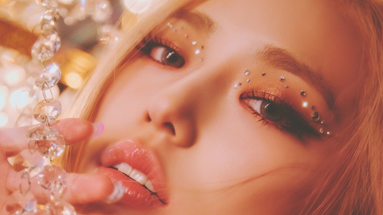 [가요]CLC 출신 예은, 콘셉트 포토 공개… 본격 솔로 행보 | YTN