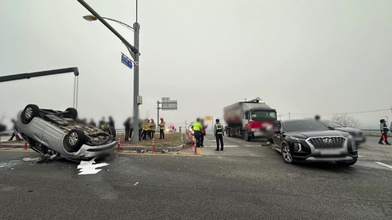 [전국]전북 정읍 교차로서 SUV끼리 충돌...4명 부상 | YTN