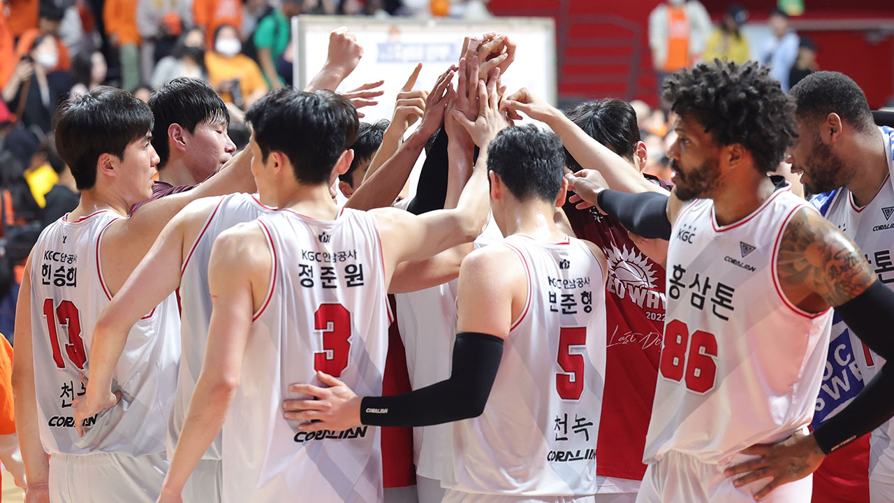 [스포츠]인삼공사, 캐롯 꺾고 챔프전 진출...2년 연속 SK와 맞대결 | YTN