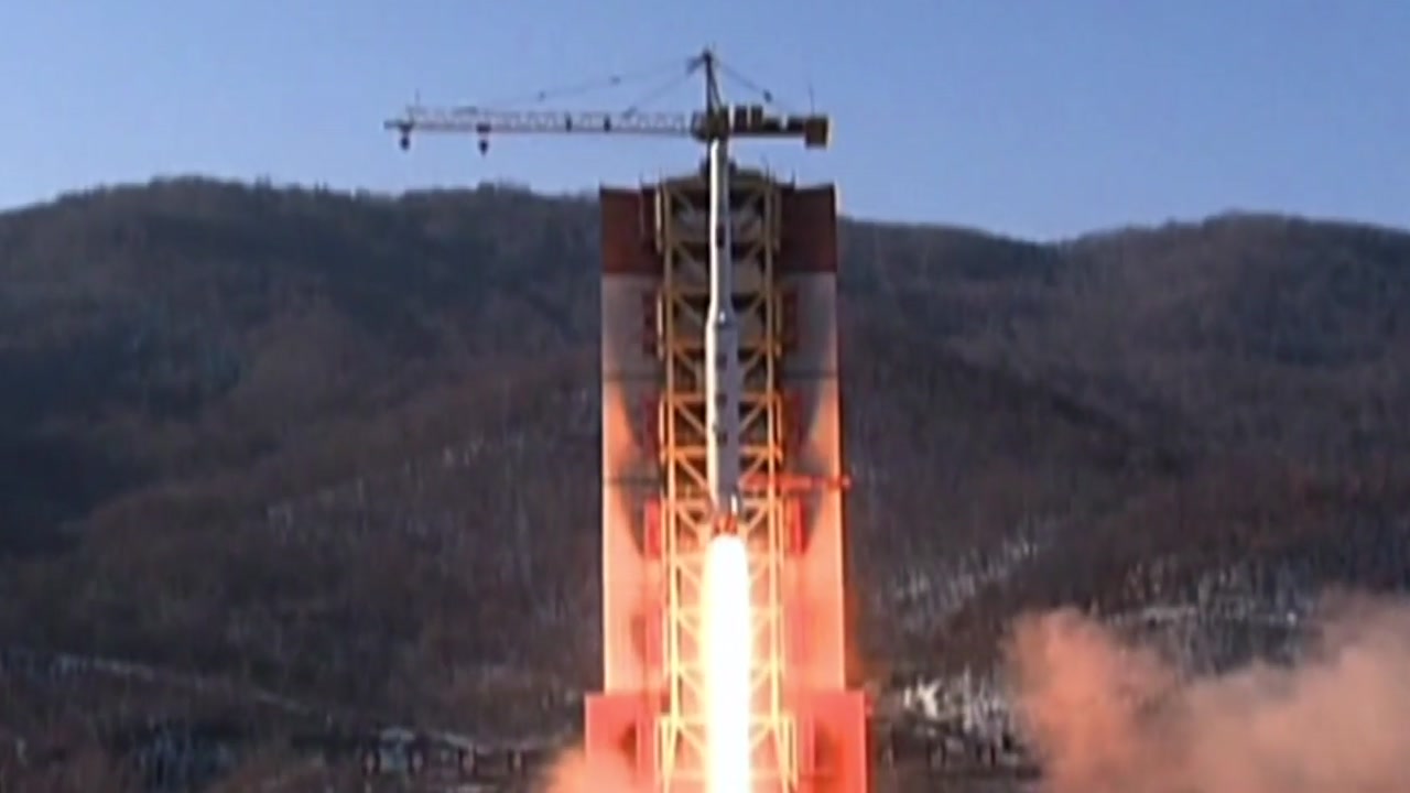 [정치]북 군사정찰위성 300㎏이상 추정...성능은 미지수 | YTN