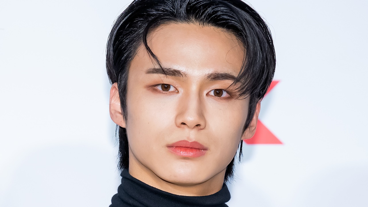 [가요]‘JMS 신도 논란’ DKZ 경윤 활동 중단, 소속사 “불안장애·사회공포증 소견” | YTN