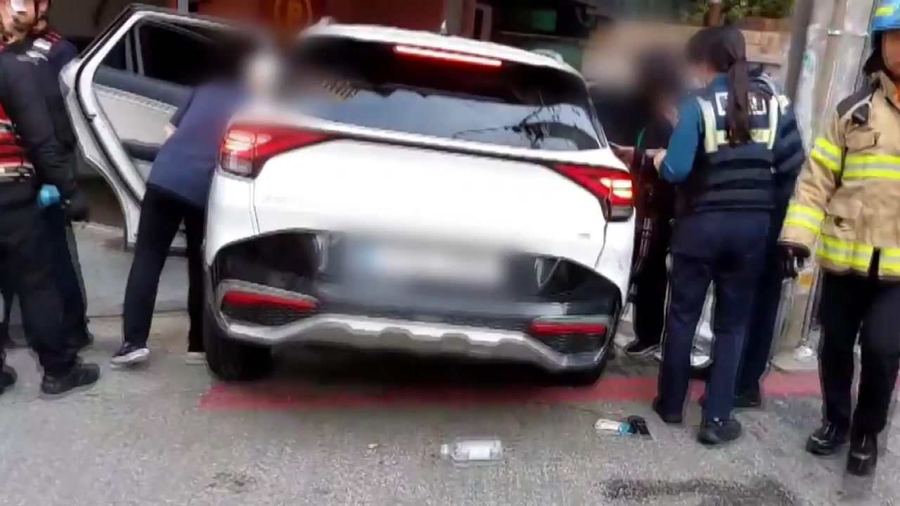 [사회]SUV 건물 외벽으로 돌진...60대 열차에 치여 숨져 | YTN