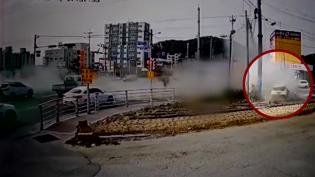 [전국]70대 운전자가 몰던 승용차에 치인 여학생 2명...1명 사망 | YTN