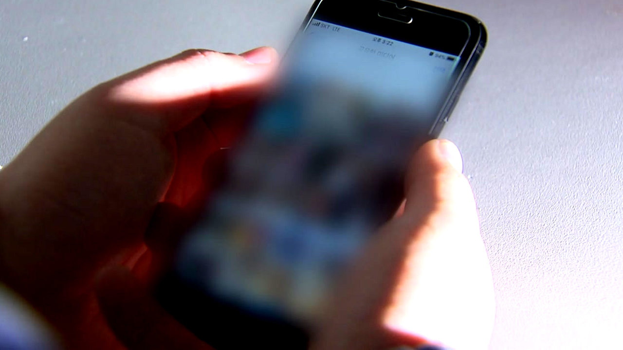 [사회]"주인님 놀이하자" 12살 여아 SNS 접근...'매일 9회 성착취' 25명 검거 | YTN