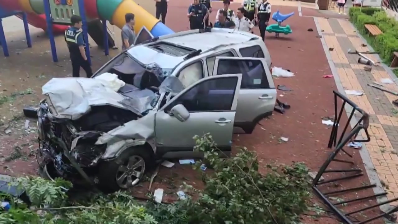 [사회]아파트 놀이터로 SUV 추락해 1명 사망 | YTN