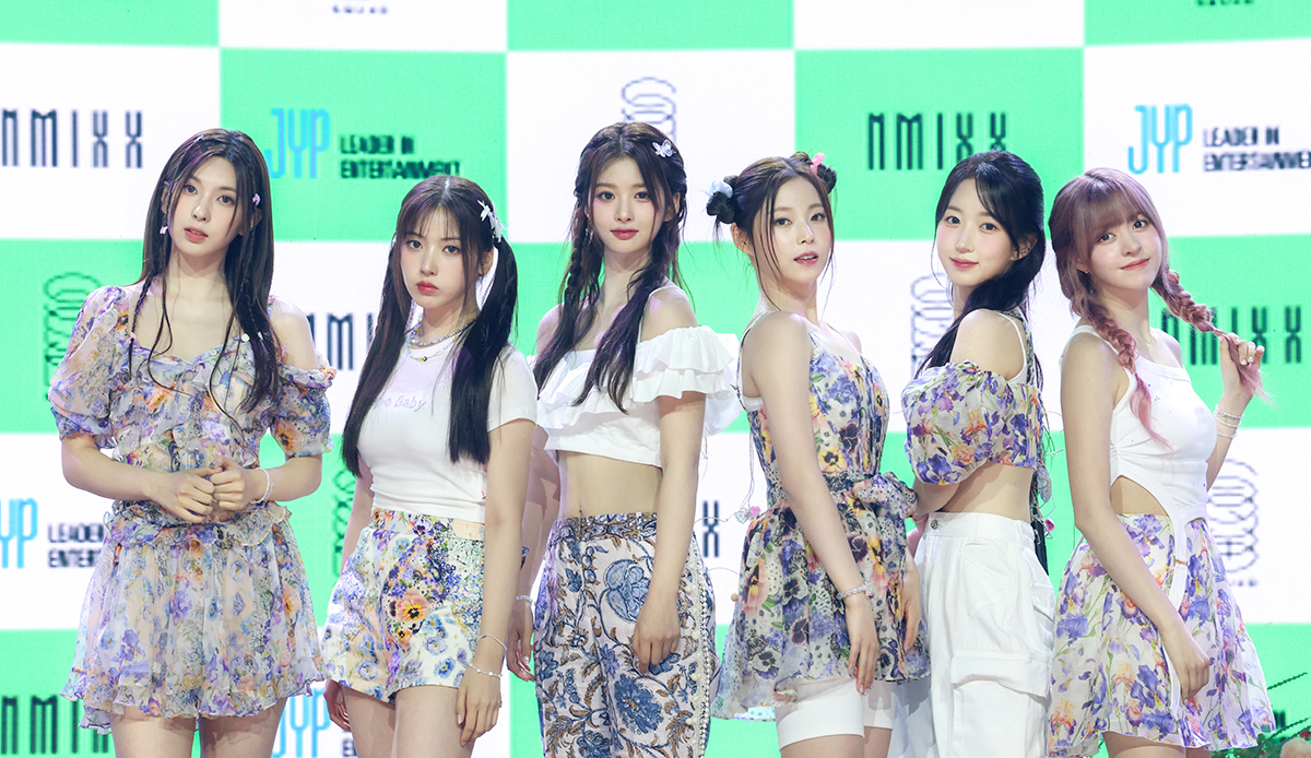 [Y현장] 진짜 JYP 만나 대중성 장착한 엔믹스 "'여름 대표' 될게요"(종합) | YTN