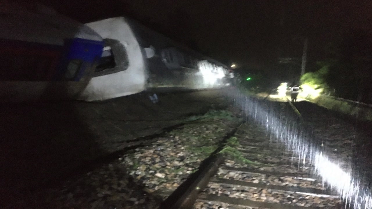 [경제]폭우로 KTX 일부 구간 - 일반열차 전 구간 운행 중단 | YTN