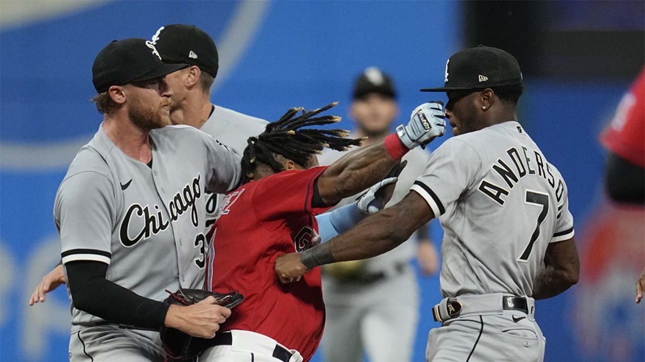 [스포츠]'권투야, 야구야?'...MLB 집단난투극 6명 퇴장 | YTN