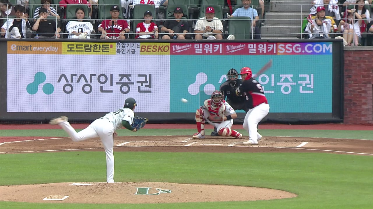 [스포츠]'운명 가른 8회' KIA, 8연승 질주...4위 도약 | YTN