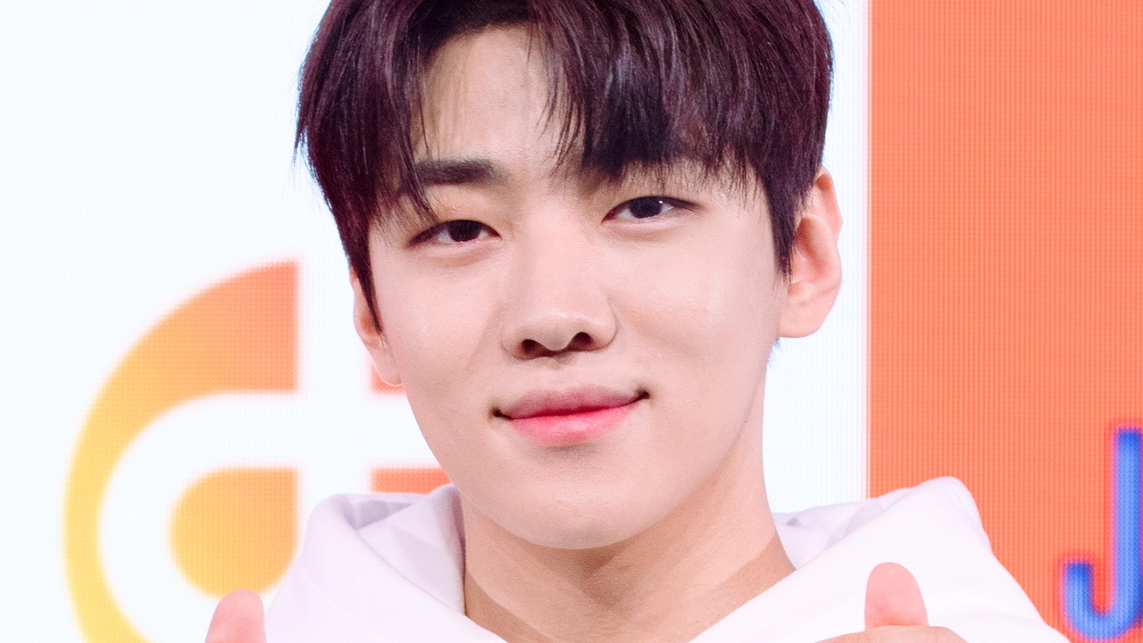 [Y현장] 재찬, DKZ 경윤 탈퇴 언급 "힘들지 않다면 거짓말…팀 재정비 중" | YTN