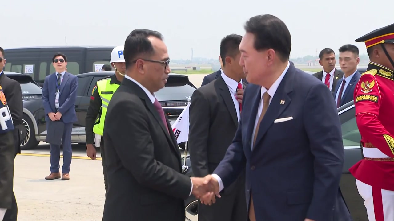 [정치]尹, 인도 뉴델리로 출발...내일부터 G20 정상회의 | YTN