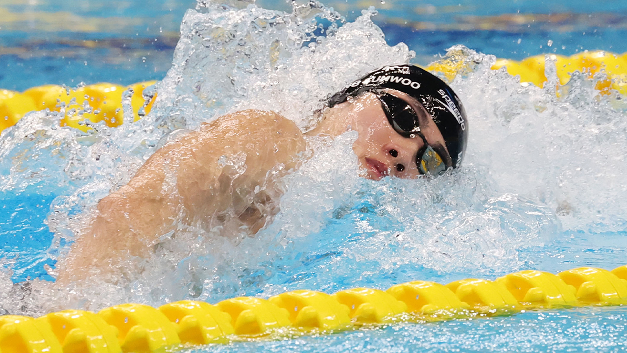 [스포츠]'1승 1패' 황선우·판잔러, 내일 자유형 200m에서 진검승부 | YTN