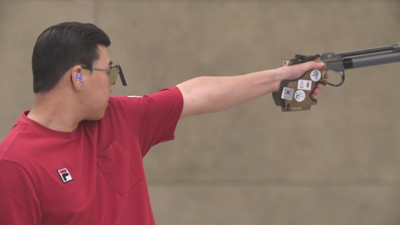 [스포츠]이원호, 남자 사격 10m 공기권총 개인전 은메달 | YTN