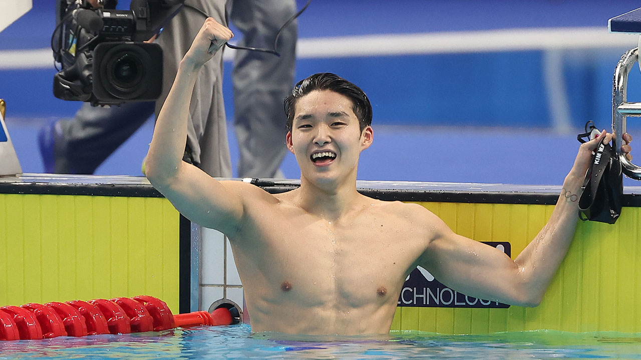 [스포츠]김우민, 400m 예선 1위로 결승 진출...3관왕 도전 | YTN