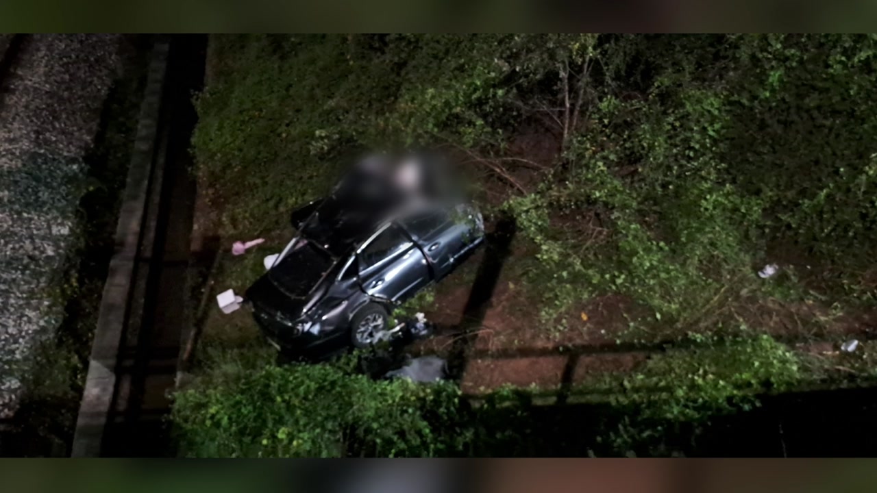 [전국]5m 높이 육교에서 승용차 추락...운전자 의식 잃어 | YTN