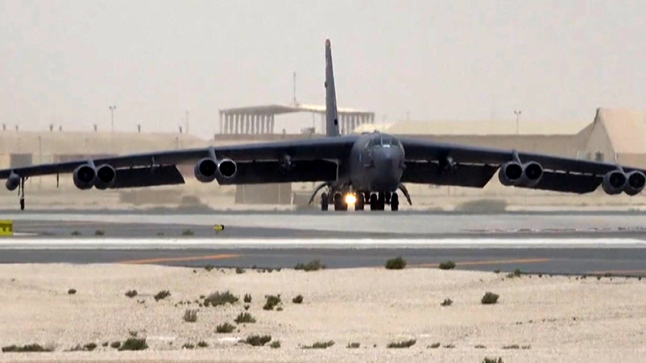 [지금이뉴스]美 B-52 전략폭격기, 이번 주 한국에 착륙..."이례적 방침" | YTN