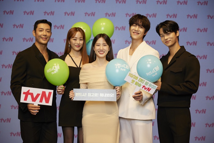 [방송]"가수 데뷔에 준하는 노력 中"…박은빈의 새로운 도전 '무인도의 디바' (종합) | YTN