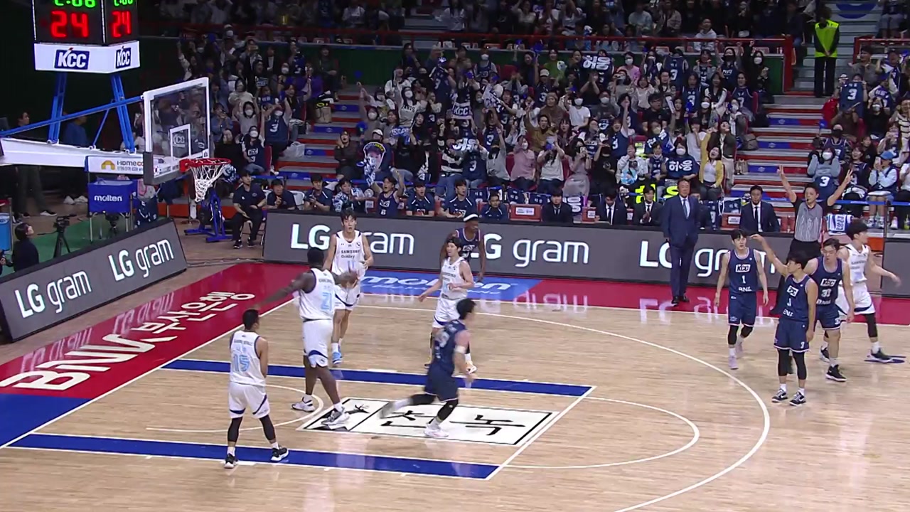 [스포츠]'부산 홈 개막전' KCC, 8,780명 관중 앞에서 106점 완승 | YTN
