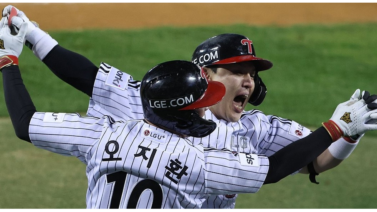 [스포츠]'박동원 2점 홈런' LG, kt에 짜릿한 역전승...한국시리즈 1승 1패 | YTN