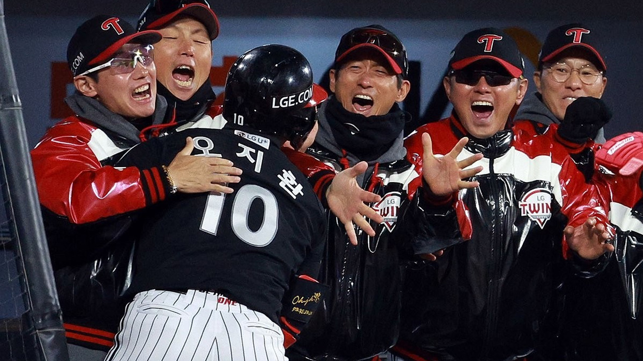 [스포츠]'9회 오지환 3점포' LG, 역대급 시소게임 승리...2승 1패 우위 | YTN