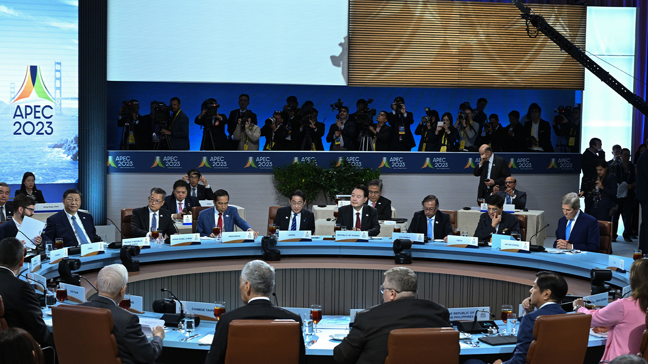 [정치]APEC 정상회의 폐막...한중 정상회담은 불발 | YTN