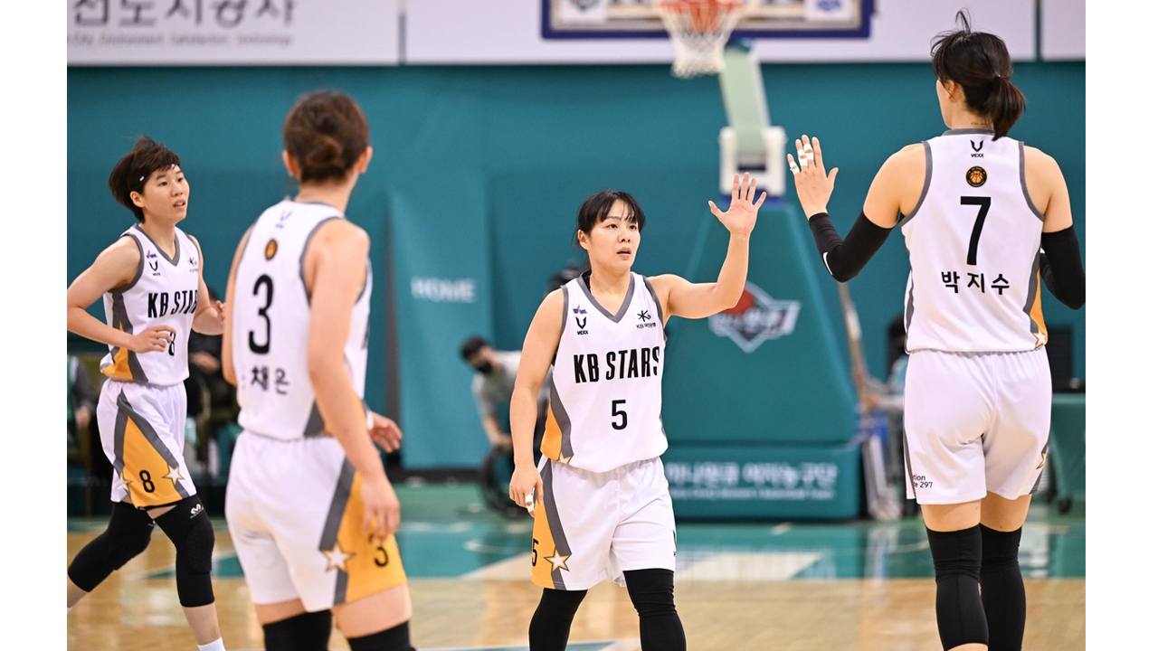 [스포츠]'박지수 15점 18리바운드' KB, 하나원큐 꺾고 3연승 | YTN