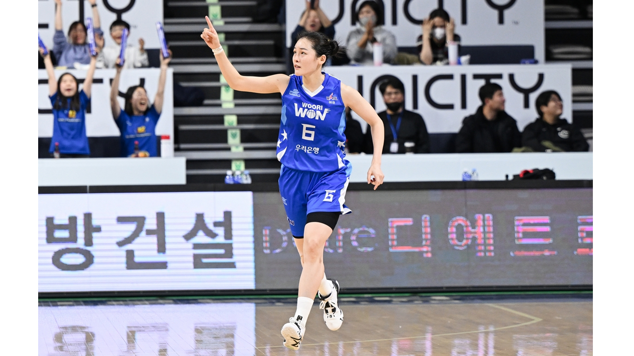 [스포츠]'최이샘 24점' 우리은행, BNK 꺾고 선두 유지 | YTN