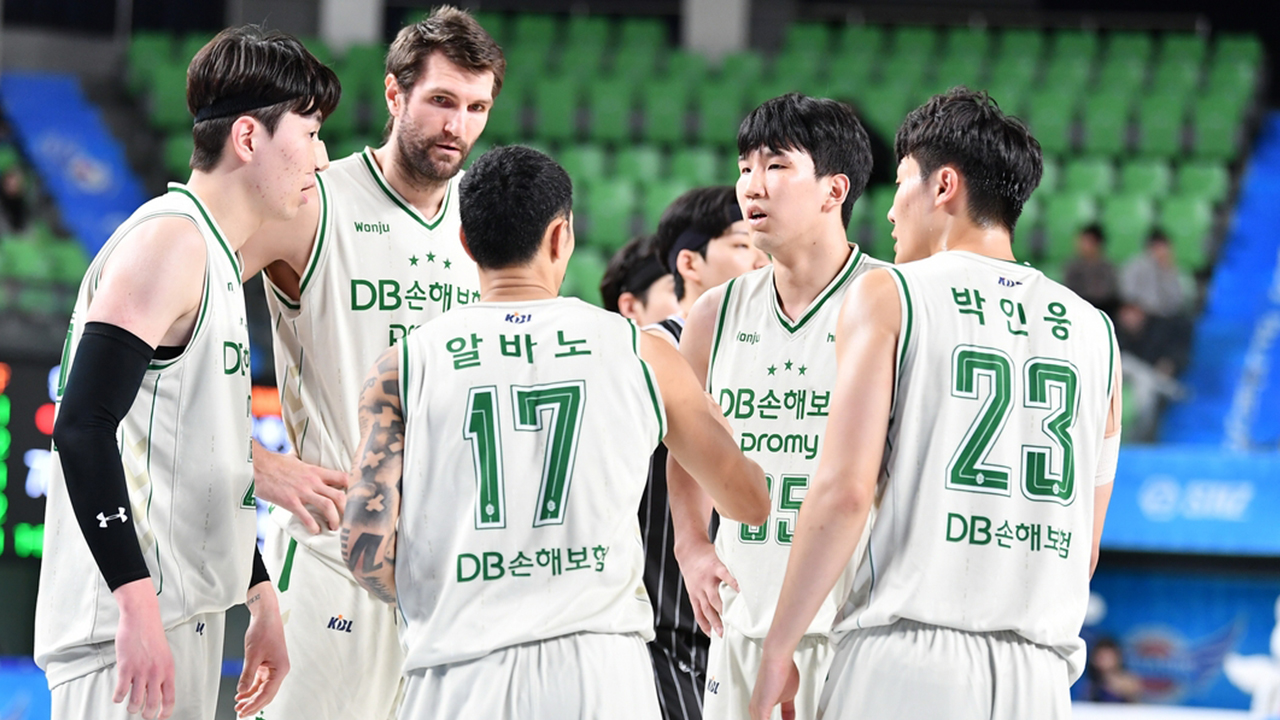 [스포츠]제공권 압도한 DB, 한국가스공사 꺾고 선두 질주 | YTN
