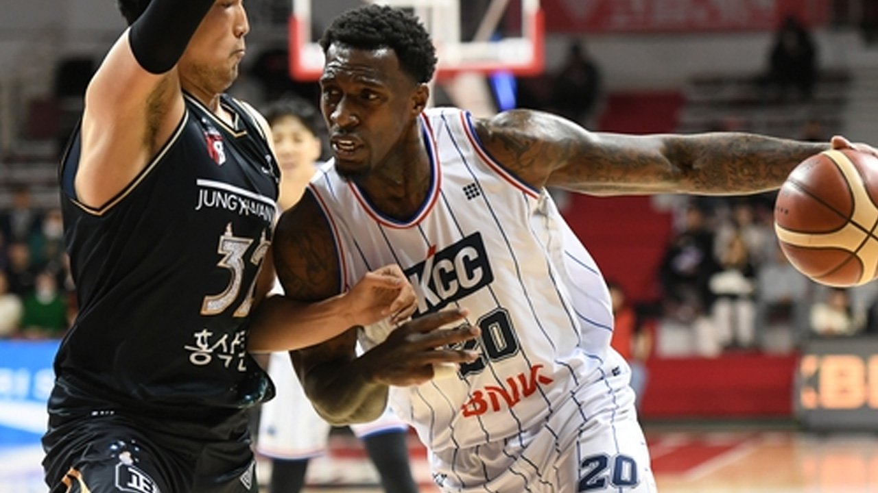 [스포츠]'라건아 23점' KCC, 정관장 꺾고 신바람 5연승 | YTN