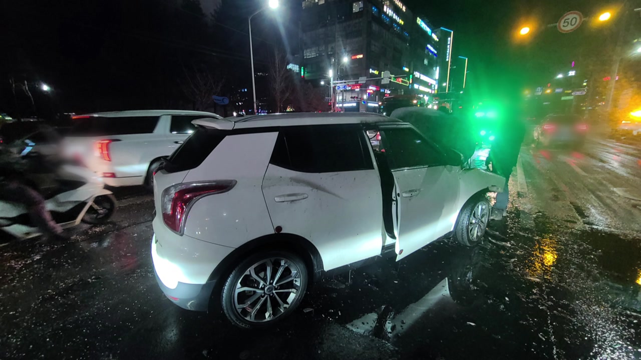 [사회]남양주에서 승용차가 SUV 들이받아..."만취 상태로 운전" | YTN