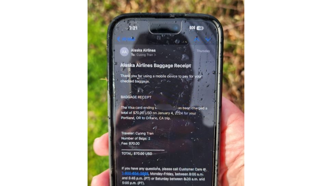 [국제]5km 상공 여객기서 떨어진 아이폰, 인근 주민이 발견..."멀쩡" | YTN