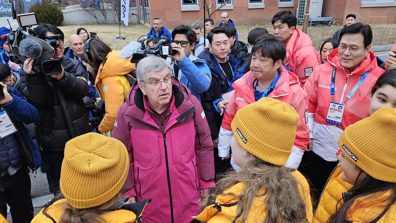 [스포츠]바흐 IOC 위원장 "선수촌 시설·음식 만족스러워" | YTN