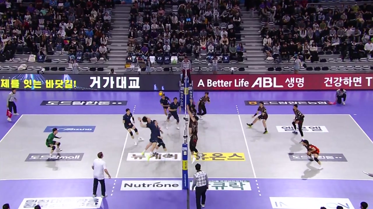 [스포츠]대한항공, OK금융그룹 3：1로 누르고 선두 복귀 | YTN