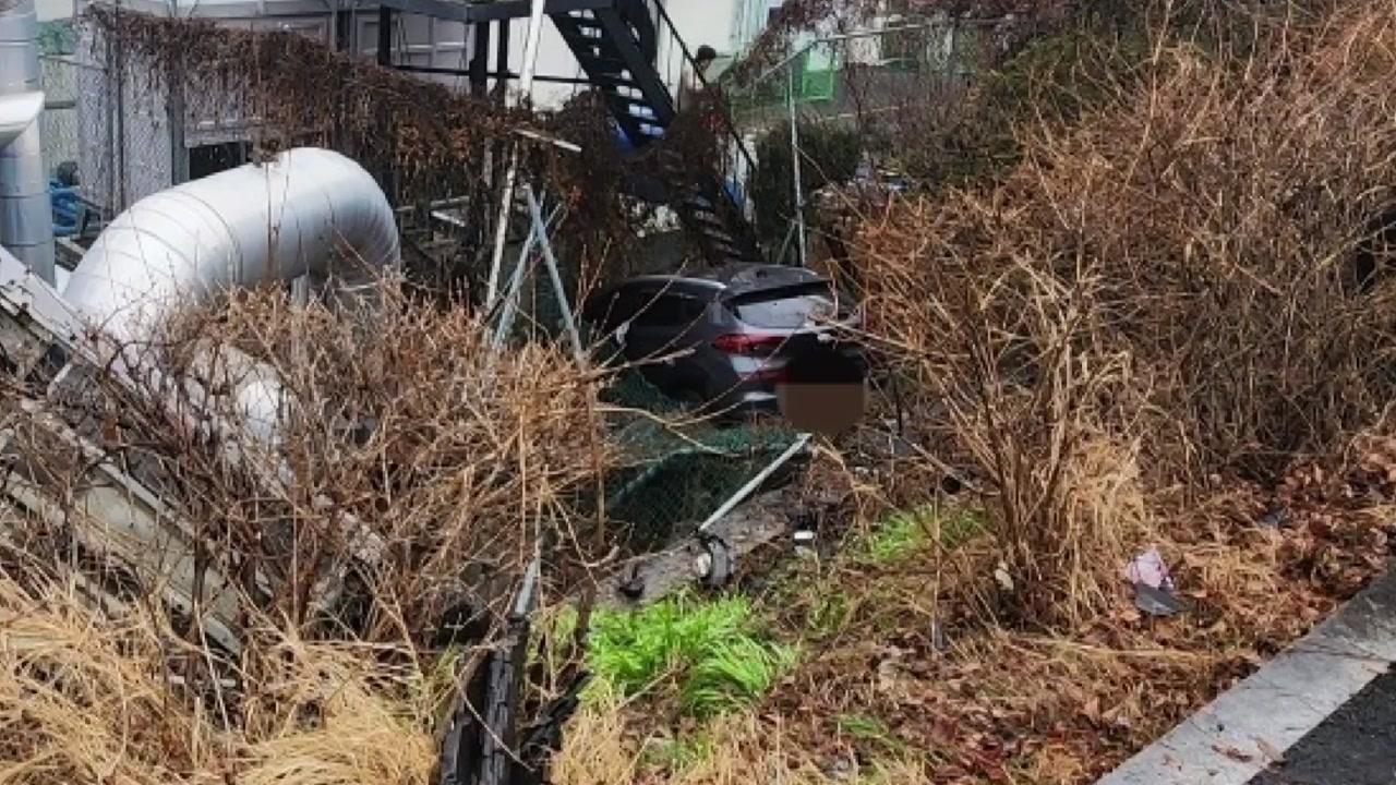 [전국]경북 구미에서 SUV가 우회전 차 들이받아...50대 운전자 부상 | YTN