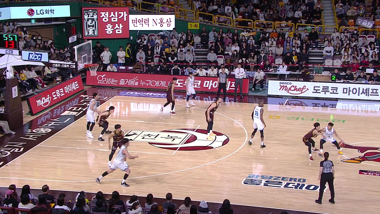 [스포츠]LG, 4연승하며 kt에 반 경기 차 추격 | YTN