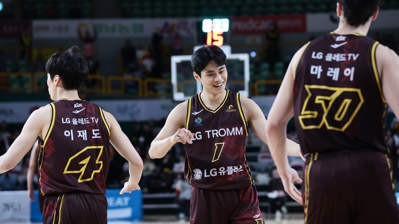 [스포츠]LG, kt 꺾고 공동 2위...4강 PO행 유리한 고지 올라 | YTN