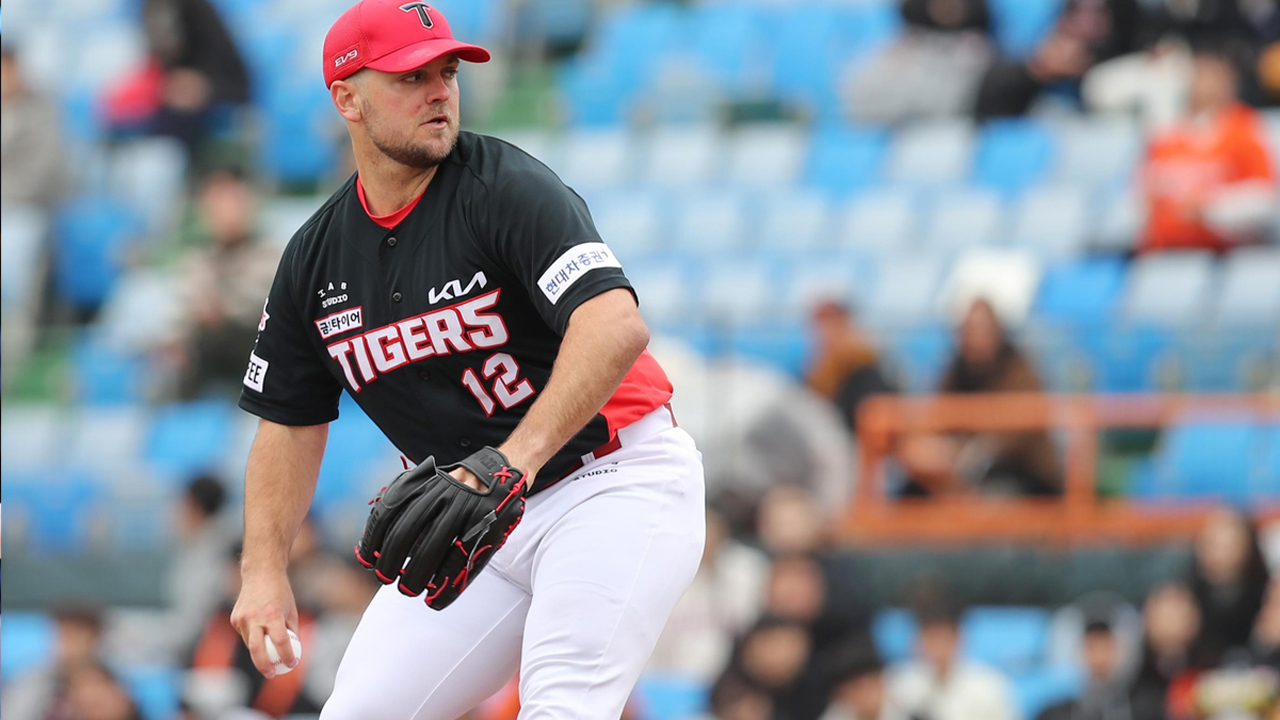 [스포츠]KIA 선발 크로우 한화 상대로 4이닝 완벽투 | YTN