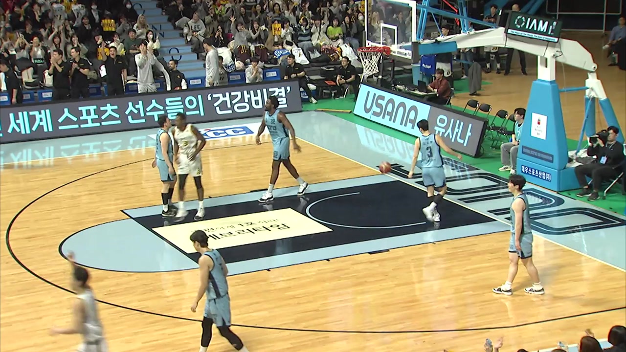 [스포츠]'신인 유기상, 17득점' LG, 6연승 | YTN