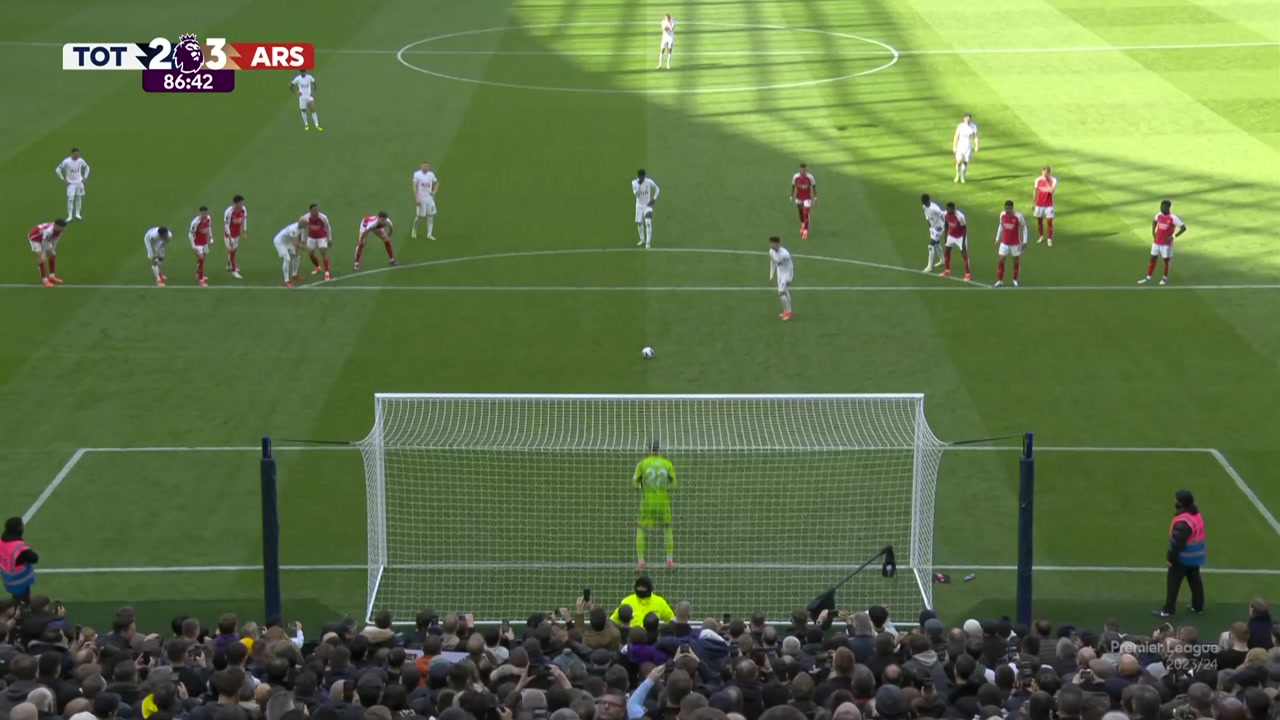 [스포츠]손흥민 PK로 리그 16호 골 완성...팀은 패배 4위 탈환 '빨간 불' | YTN