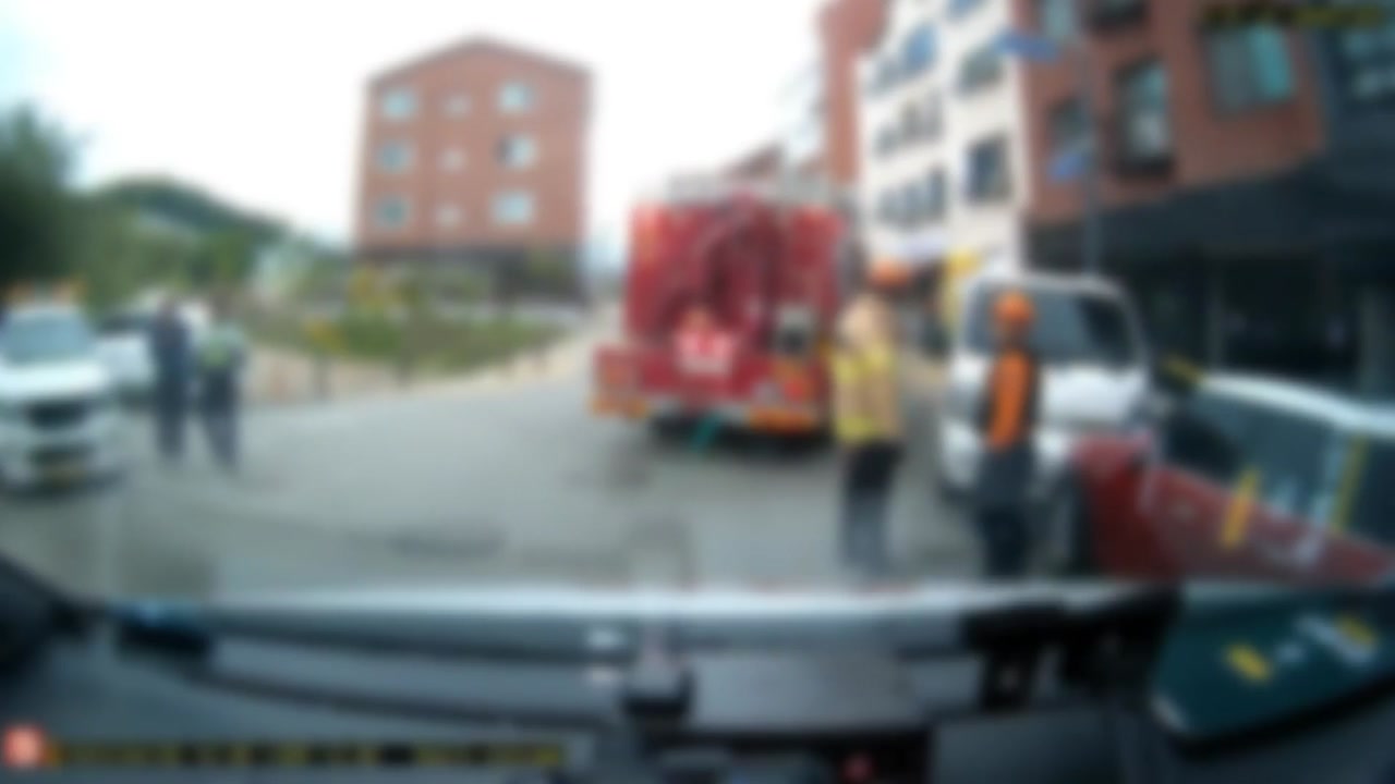 [전국]SUV, 승용차 충돌 후 역주행...하역 작업자 치여 사망 | YTN