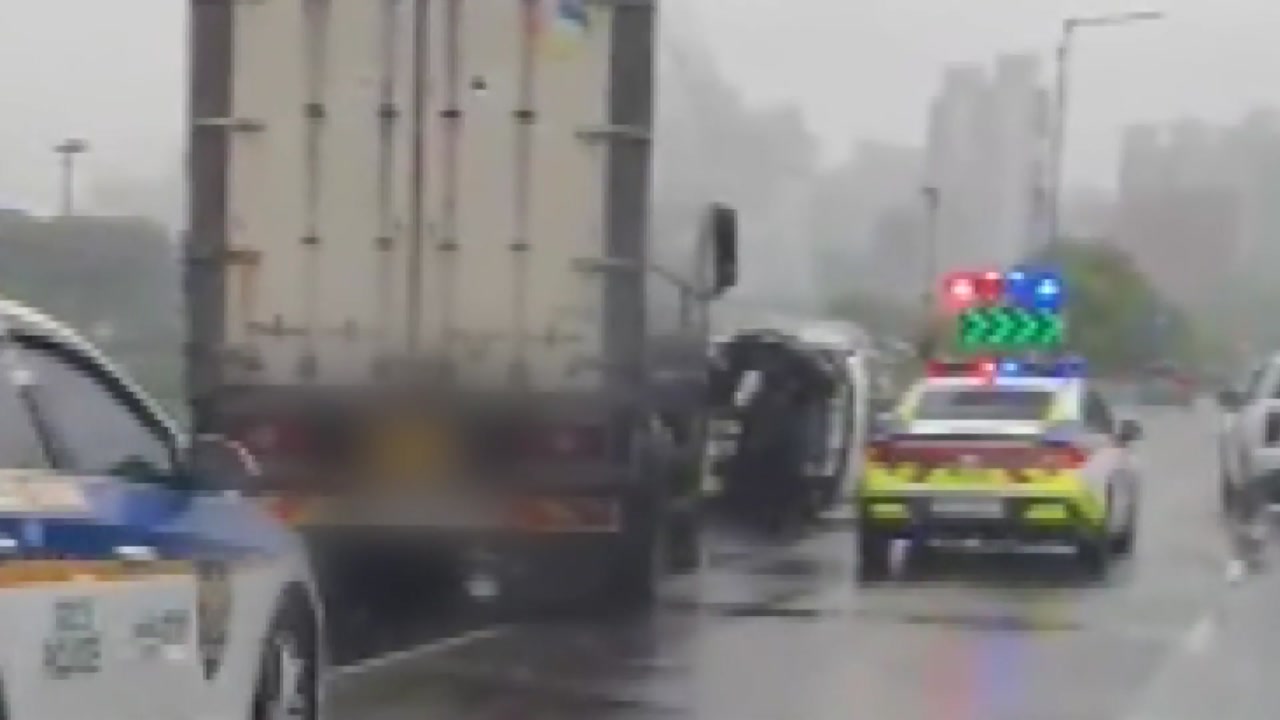 [사회]서울 동부간선도로 SUV 차량 전복...인명 피해 없어 | YTN